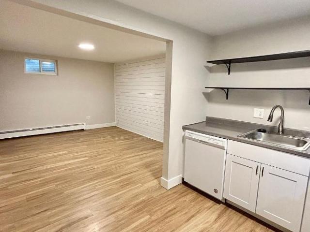 2 Br, 1 bath, Other 3741 Oak Street
