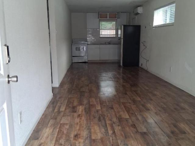 2 Br, 1 bath, Other 3813 Wipprecht Street