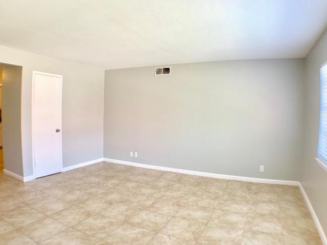 2 Br, 1 bath, Other 3904 Englewood Circle