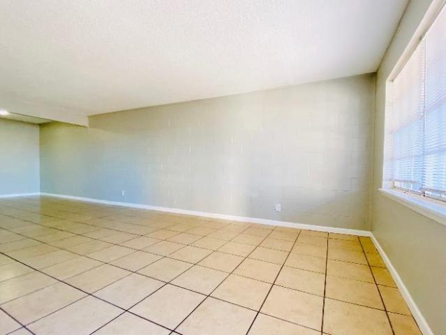 2 Br, 1 bath, Other 3904 Englewood Circle