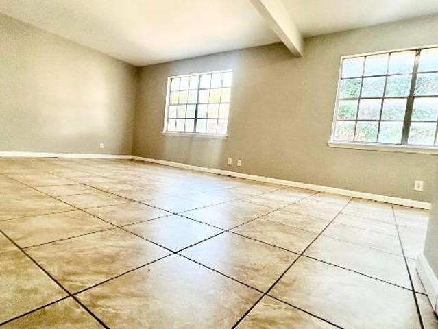 2 Br, 1 bath, Other 3904 Englewood Circle