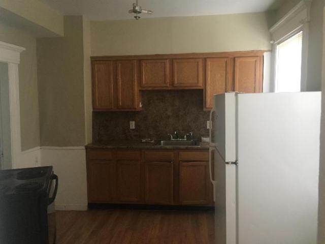 2 Br, 1 bath, Apartment 391 393