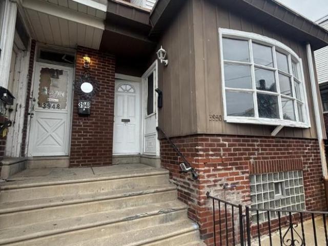 2 Br, 1 bath, Apartment 3950 Dungan Street