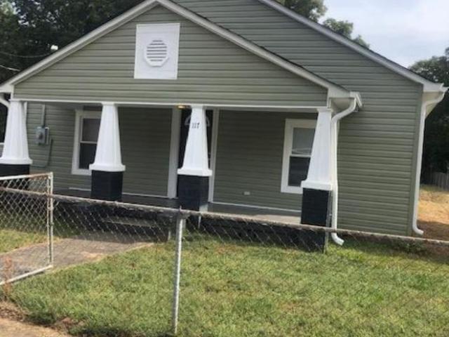 2 Br, 1 bath, Single Family Home 117 E Henderson St