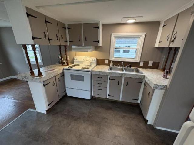 2 Br, 1 bath, Single Family Home 17 Coastline Court