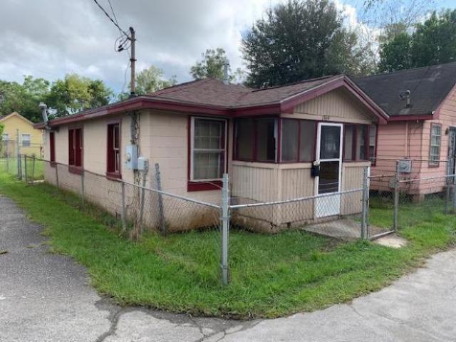 2 Br, 1 bath, Single Family Home 1969 Beech Ave