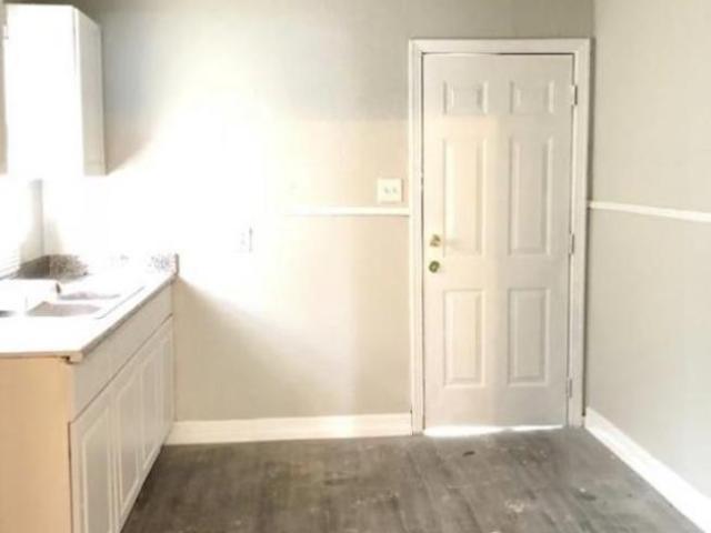 2 Br, 1 bath, Single Family Home 2002 Bleker