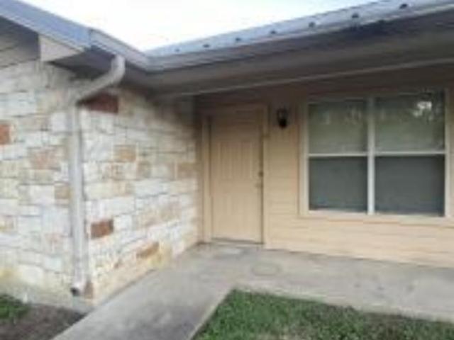 2 Br, 1 bath, Single Family Home 202 West Ave F