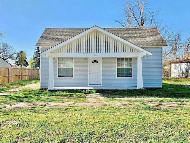 2 Br, 1 bath, Single Family Home 211 W Madison St