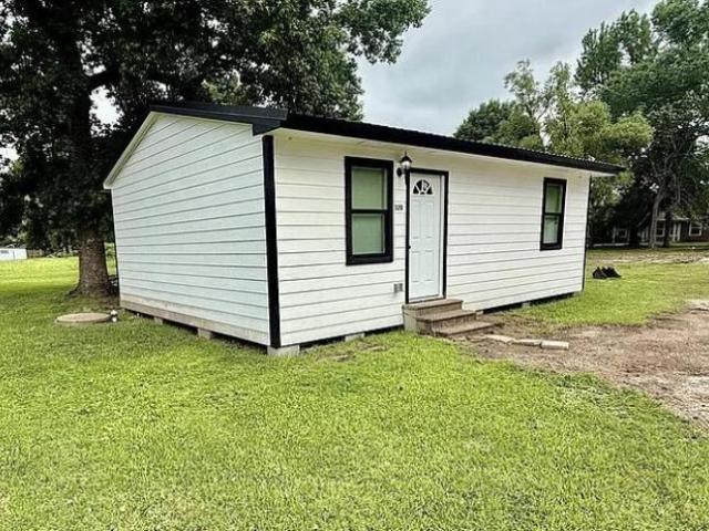 2 Br, 1 bath, Single Family Home 320 W Main St