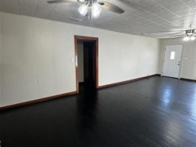 2 Br, 1 bath, Single Family Home 408 E Gilbert