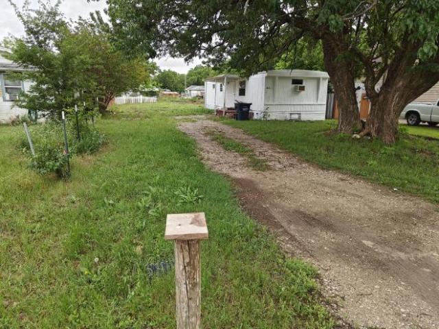 2 Br, 1 bath, Single Family Home 411 E Locust