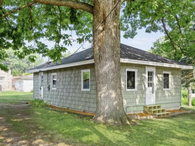 2 Br, 1 bath, Single Family Home 42328 N Oak St