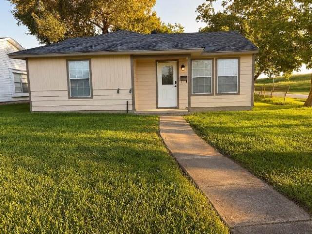 2 Br, 1 bath, Single Family 1415 Comal Ave