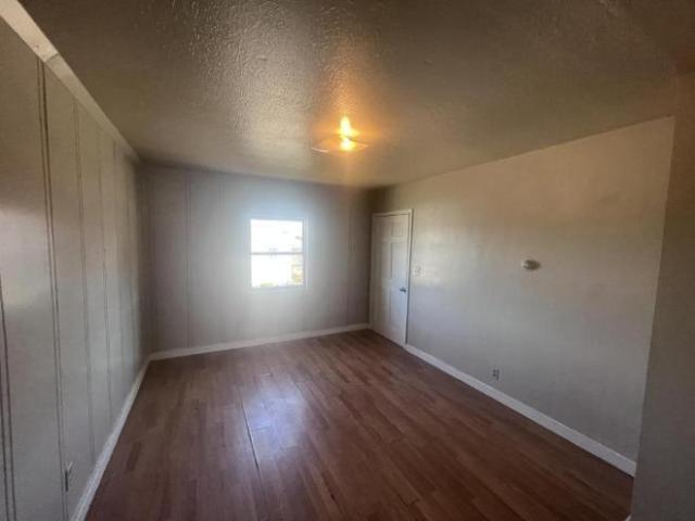 2 Br, 1 bath, Single Family 1415 E Fifth St