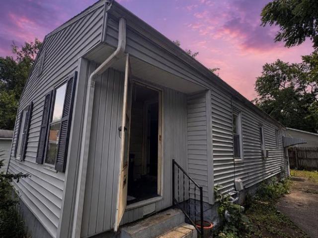 2 Br, 1 bath, Single Family 1421 Sedgwick St