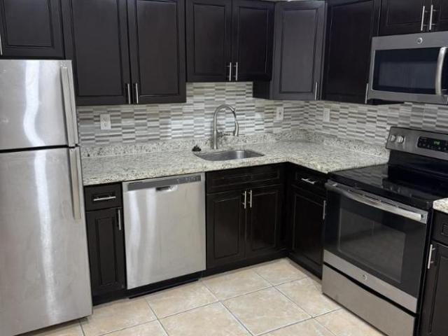 2 Br, 1 bath, Single Family 1436 Holly Heights Dr