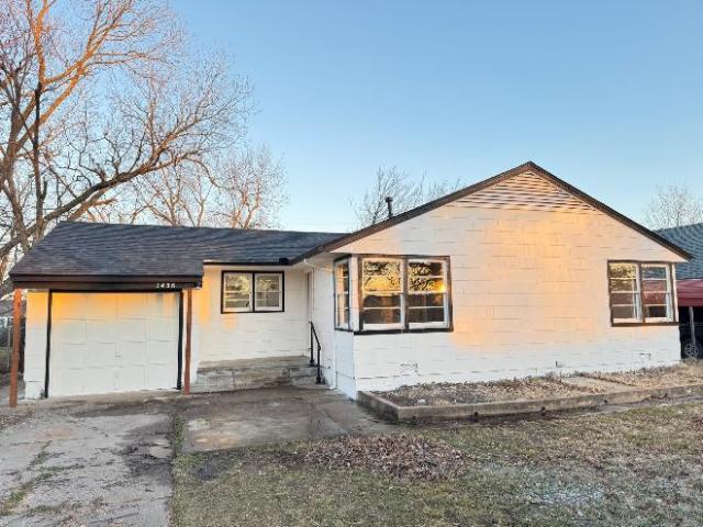 2 Br, 1 bath, Single Family 1436 S Hickory Ave