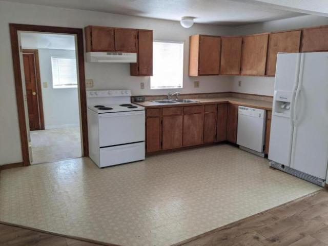 2 Br, 1 bath, Single Family 1456 Bebeau Ln