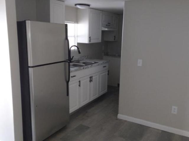 2 Br, 1 bath, Single Family 15101 N 15th St
