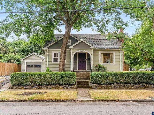 2 Br, 1 bath, Single Family 1510 Summer St NE