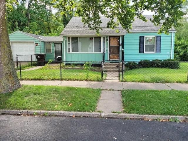 2 Br, 1 bath, Single Family 1524 W Kettelle Street