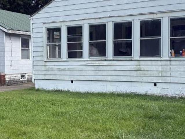 2 Br, 1 bath, Single Family 1553 E Walnut St