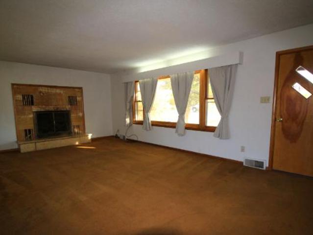 2 Br, 1 bath, Single Family 1601 W College St