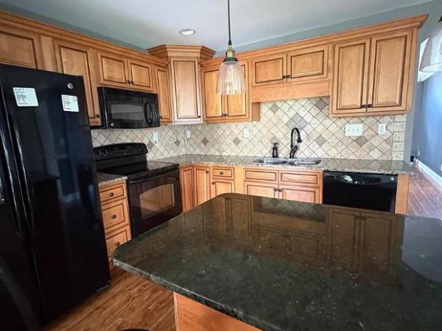 2 Br, 1 bath, Single Family 1628 Hawthorne St