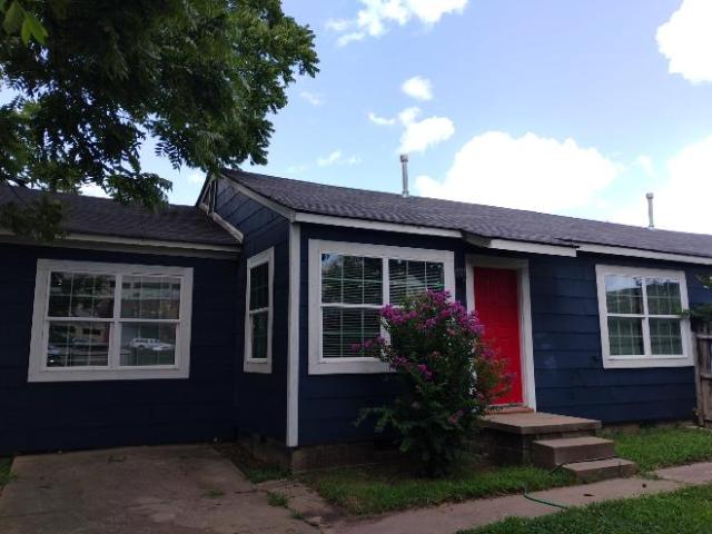 2 Br, 1 bath, Single Family 1633 E 10th St