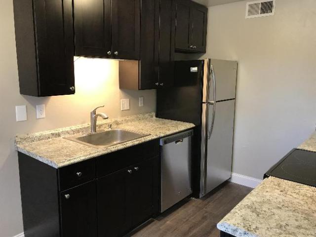 2 Br, 1 bath, Single Family 1701 Algodones Street NE