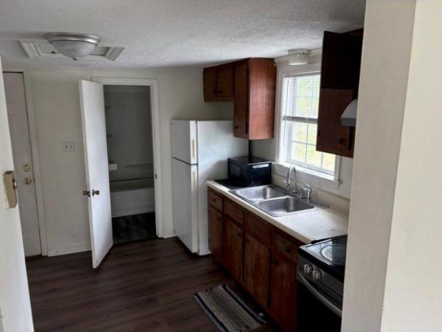 2 Br, 1 bath, Single Family 1713 East Main Street