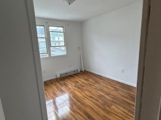 2 Br, 1 bath, Single Family 17 E Pine St