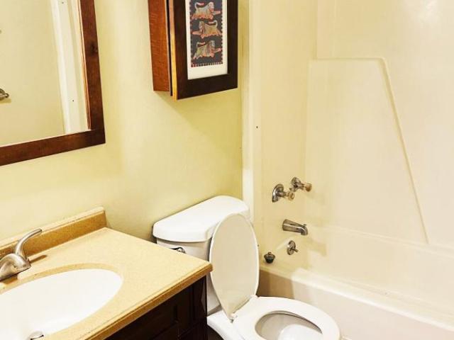2 Br, 1 bath, Single Family 17 Unaka Ave