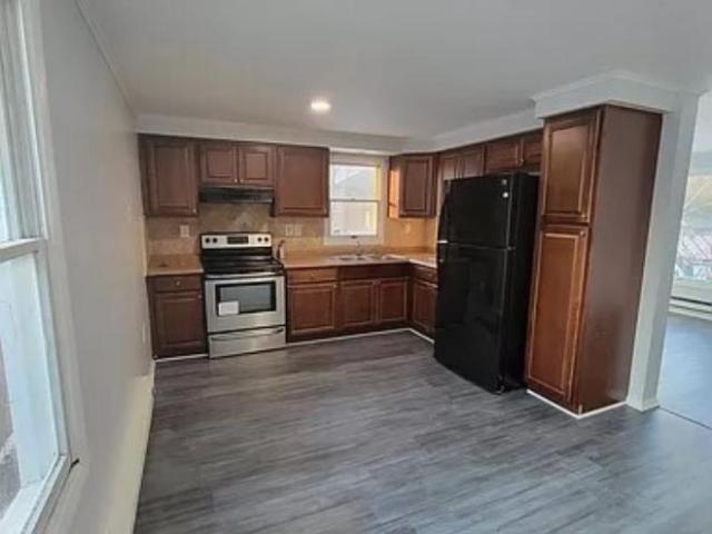 2 Br, 1 bath, Single Family 183 Oakwood Avenue