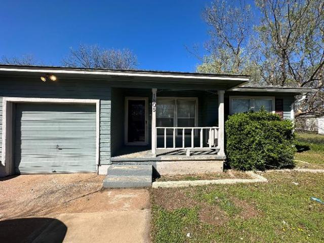 2 Br, 1 bath, Single Family 1805 Nw Kingsbury