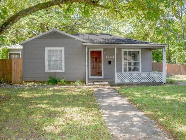 2 Br, 1 bath, Single Family 1819 E Polk St