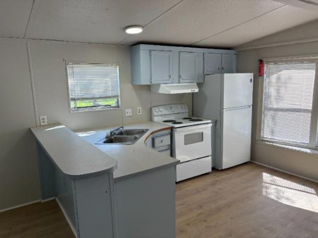 2 Br, 1 bath, Single Family 1820 Itchetucknee Road
