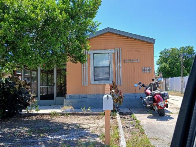 2 Br, 1 bath, Single Family 1837 Holiday Dr