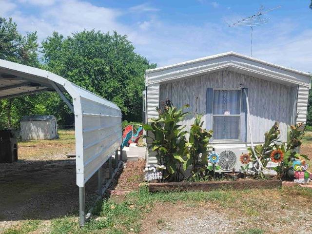 2 Br, 1 bath, Single Family 184 Kiowa Lane