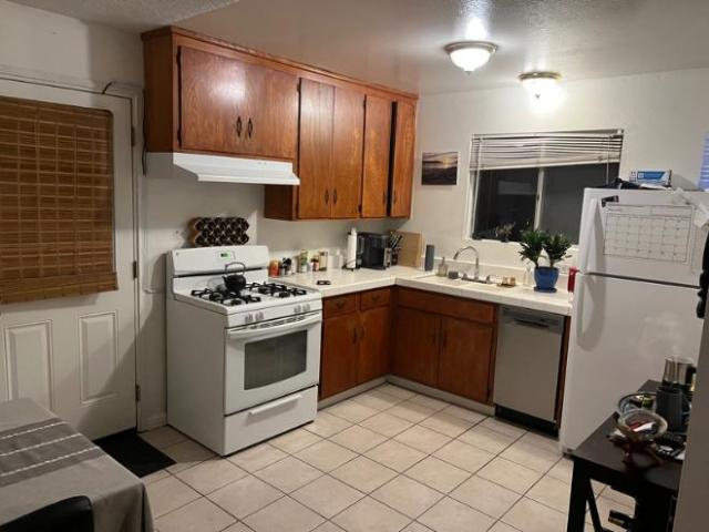 2 Br, 1 bath, Single Family 1930 Felspar St