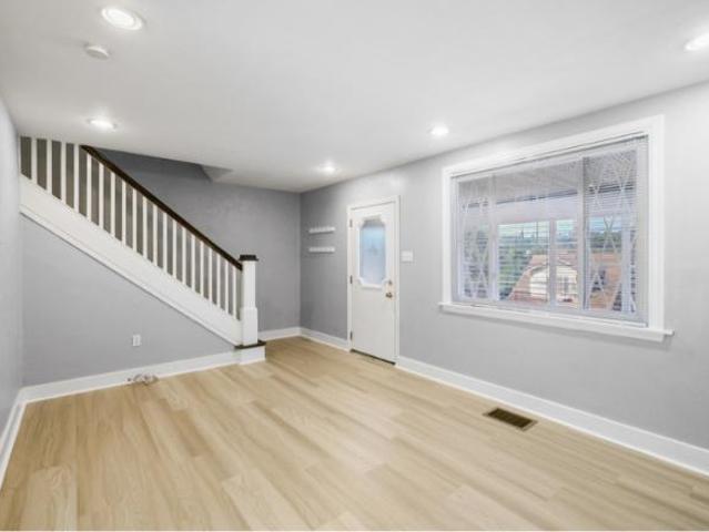 2 Br, 1 bath, Single Family 1939 Fairland St