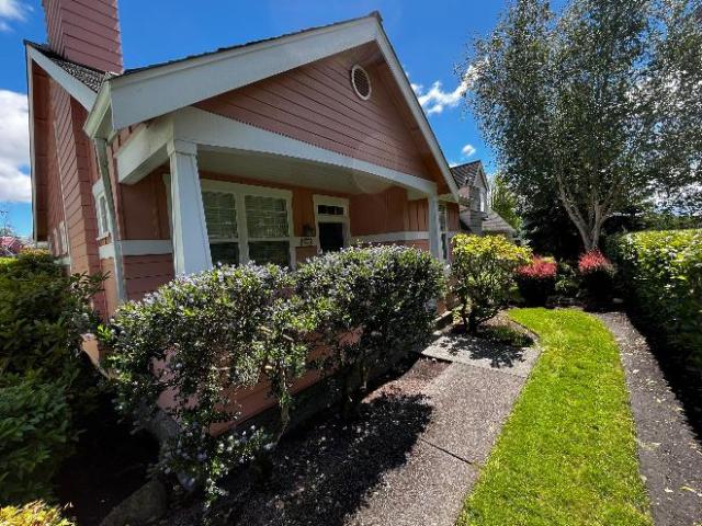 2 Br, 1 bath, Single Family 19445 1st Ave NE