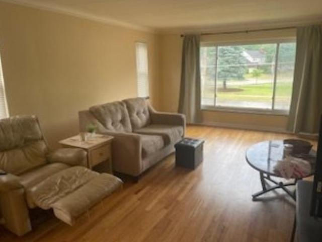 2 Br, 1 bath, Single Family 19910 Hilliard