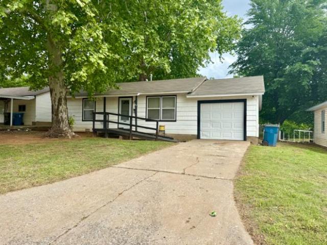 2 Br, 1 bath, Single Family 1008 S Locust Dr