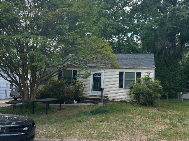 2 Br, 1 bath, Single Family 1011 Cleburne St