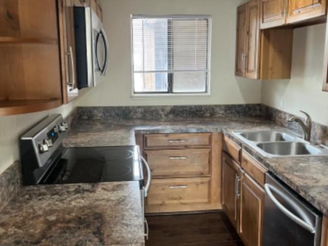 2 Br, 1 bath, Single Family 1011 River Drive