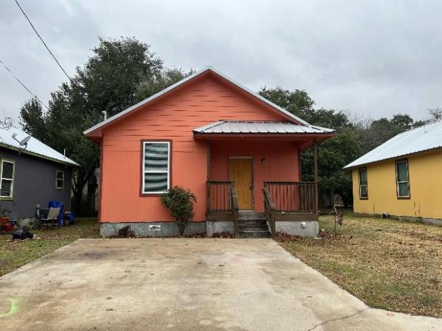 2 Br, 1 bath, Single Family 1015 Fir Lane