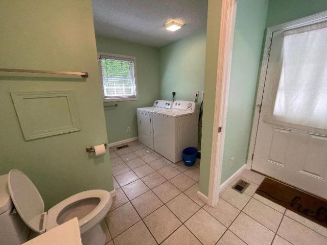 2 Br, 1 bath, Single Family 10182 Redwood Circle