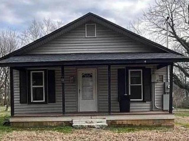 2 Br, 1 bath, Single Family 1021 Old Charlotte Rd